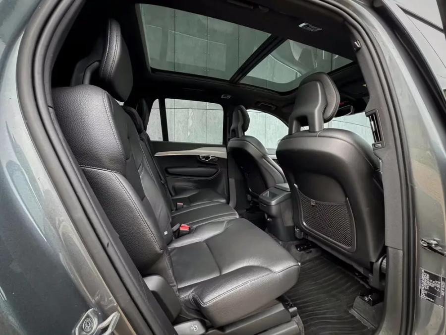 Pelēks Volvo XC90 2020 Rīga, ar dzinēja tilpumu 2.00 L un nobraukumu 98 tūkst. km par 23900 €, foto 18 vietnē AUTOMOTO.COM.LV