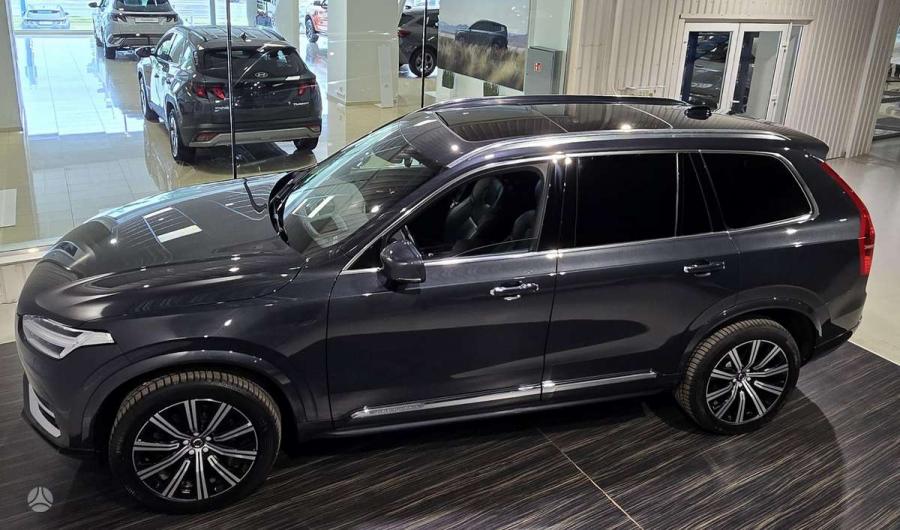 Grey Volvo XC90 2020 in Siauliai, with an engine capacity of 1.97 L and mileage of 162 thousand km for 29900 €, photo 9 on AUTOMOTO.COM.LV
