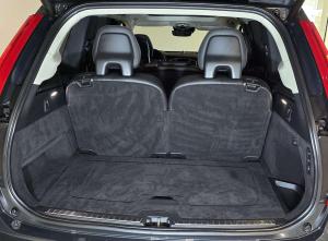 Grey Volvo XC90 2020 in Siauliai, with an engine capacity of 1.97 L and mileage of 162 thousand km for 29900 €, photo 12 on AUTOMOTO.COM.LV