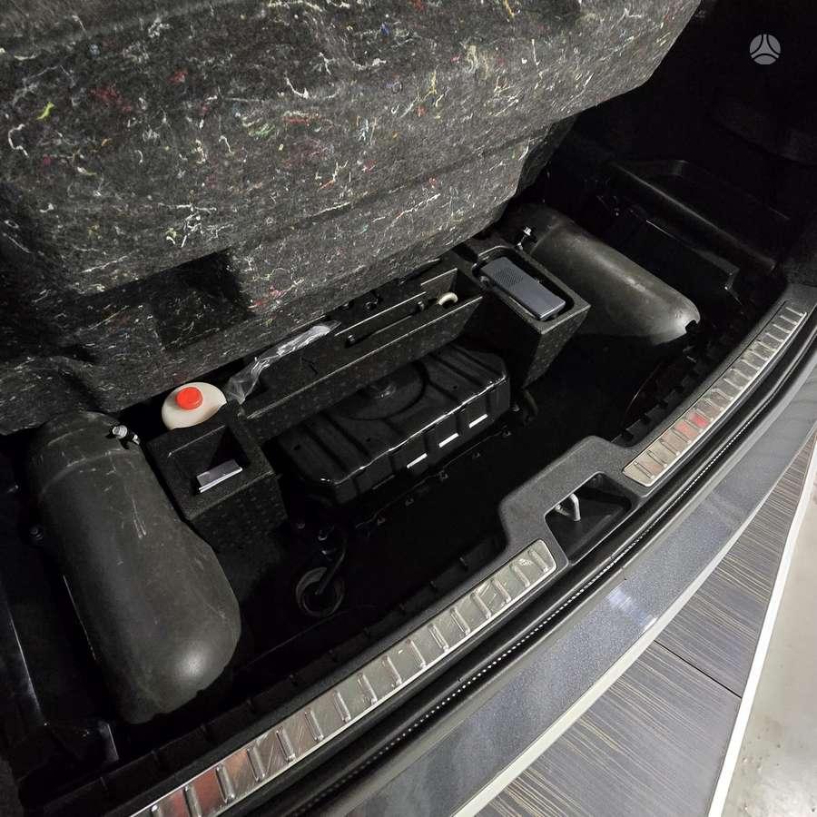 Grey Volvo XC90 2020 in Siauliai, with an engine capacity of 1.97 L and mileage of 162 thousand km for 29900 €, photo 17 on AUTOMOTO.COM.LV