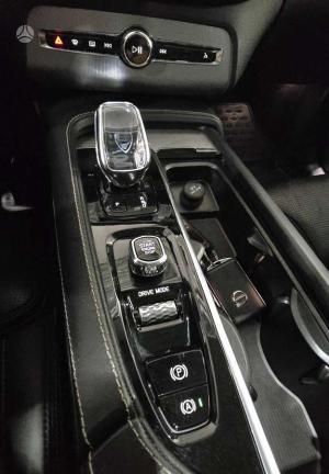 Grey Volvo XC90 2020 in Siauliai, with an engine capacity of 1.97 L and mileage of 162 thousand km for 29900 €, photo 26 on AUTOMOTO.COM.LV