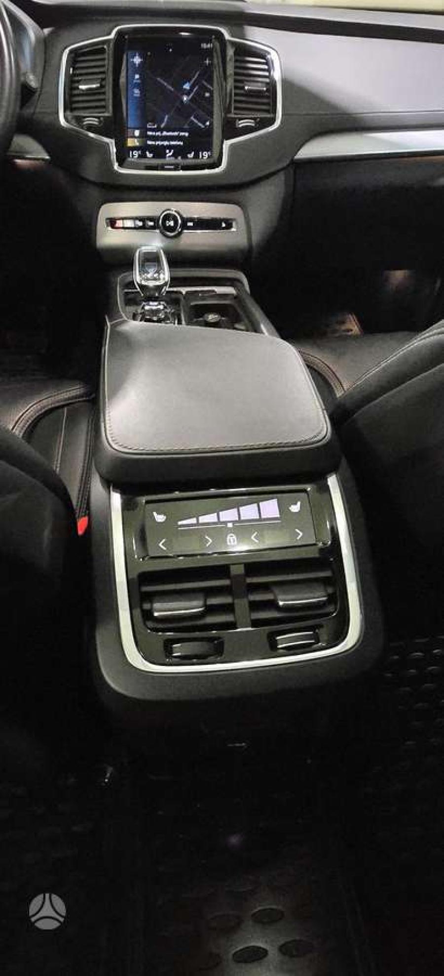 Grey Volvo XC90 2020 in Siauliai, with an engine capacity of 1.97 L and mileage of 162 thousand km for 29900 €, photo 33 on AUTOMOTO.COM.LV