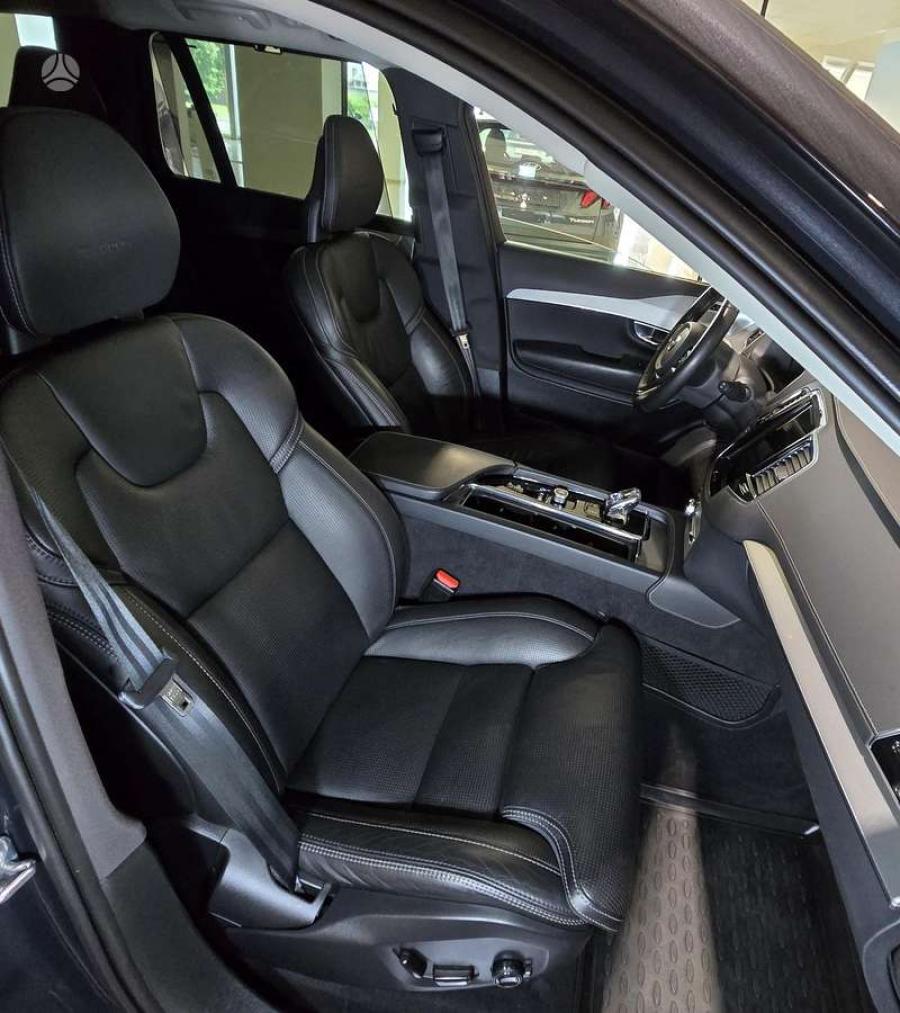 Grey Volvo XC90 2020 in Siauliai, with an engine capacity of 1.97 L and mileage of 162 thousand km for 29900 €, photo 34 on AUTOMOTO.COM.LV