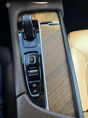Pelēks Volvo XC90 2020 Tauragė, ar dzinēja tilpumu 1.97 L un nobraukumu 151 tūkst. km par 26378 €, foto 29 vietnē AUTOMOTO.COM.LV