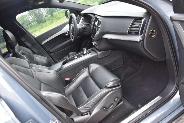 Grey Volvo XC90 2020 in Vilnius, with an engine capacity of 1.97 L and mileage of 310 thousand km for 26000 €, photo 10 on AUTOMOTO.COM.LV
