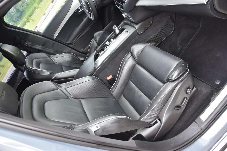 Grey Volvo XC90 2020 in Vilnius, with an engine capacity of 1.97 L and mileage of 310 thousand km for 26000 €, photo 12 on AUTOMOTO.COM.LV