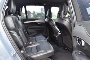 Grey Volvo XC90 2020 in Vilnius, with an engine capacity of 1.97 L and mileage of 310 thousand km for 26000 €, photo 14 on AUTOMOTO.COM.LV