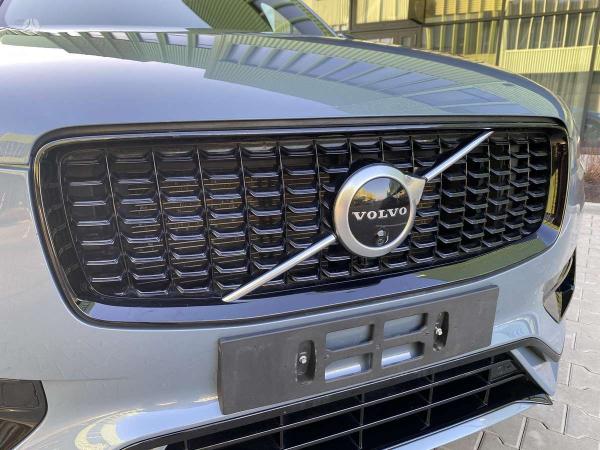Grey Volvo XC90 2020 in Kaunas, with an engine capacity of 1.97 L and mileage of 66 thousand km for 30500 €, photo 5 on AUTOMOTO.COM.LV