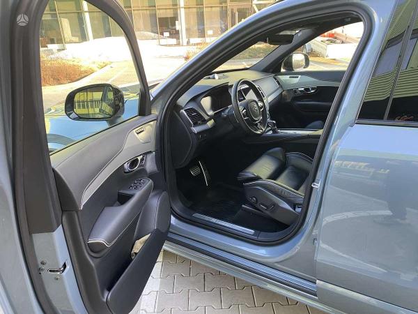 Grey Volvo XC90 2020 in Kaunas, with an engine capacity of 1.97 L and mileage of 66 thousand km for 30500 €, photo 7 on AUTOMOTO.COM.LV