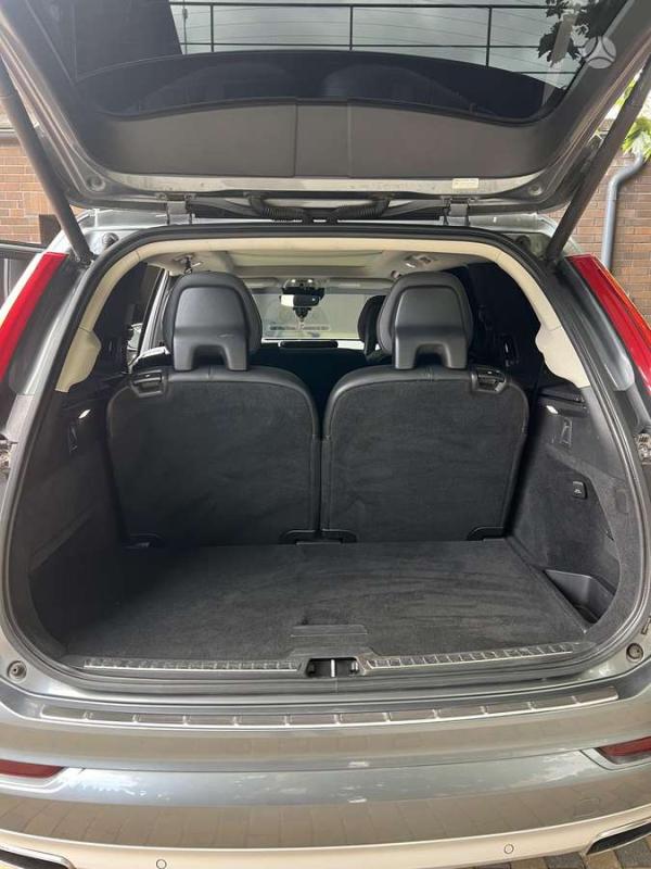 Grey Volvo XC90 2020 in Siauliai, with an engine capacity of 1.97 L and mileage of 90 thousand km for 31000 €, photo 11 on AUTOMOTO.COM.LV