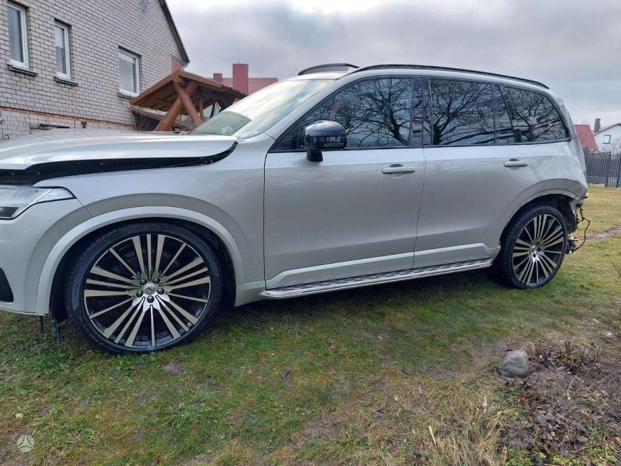 Grey Volvo XC90 2021 in Kedainiai, with an engine capacity of 2.00 L and mileage of 102 thousand km for 14950 €, photo 13 on AUTOMOTO.COM.LV