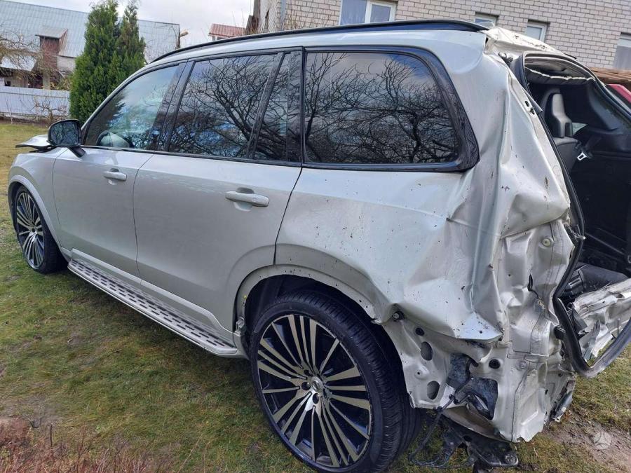 Grey Volvo XC90 2021 in Kedainiai, with an engine capacity of 2.00 L and mileage of 102 thousand km for 14950 €, photo 14 on AUTOMOTO.COM.LV