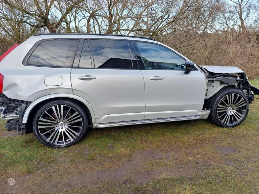 Grey Volvo XC90 2021 in Kedainiai, with an engine capacity of 2.00 L and mileage of 102 thousand km for 14950 €, photo 26 on AUTOMOTO.COM.LV