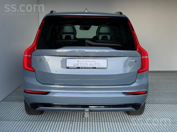 Grey Volvo XC90 2021 in Riga, with an engine capacity of 2.00 L and mileage of 131 thousand km for 36990 €, photo 4 on AUTOMOTO.COM.LV