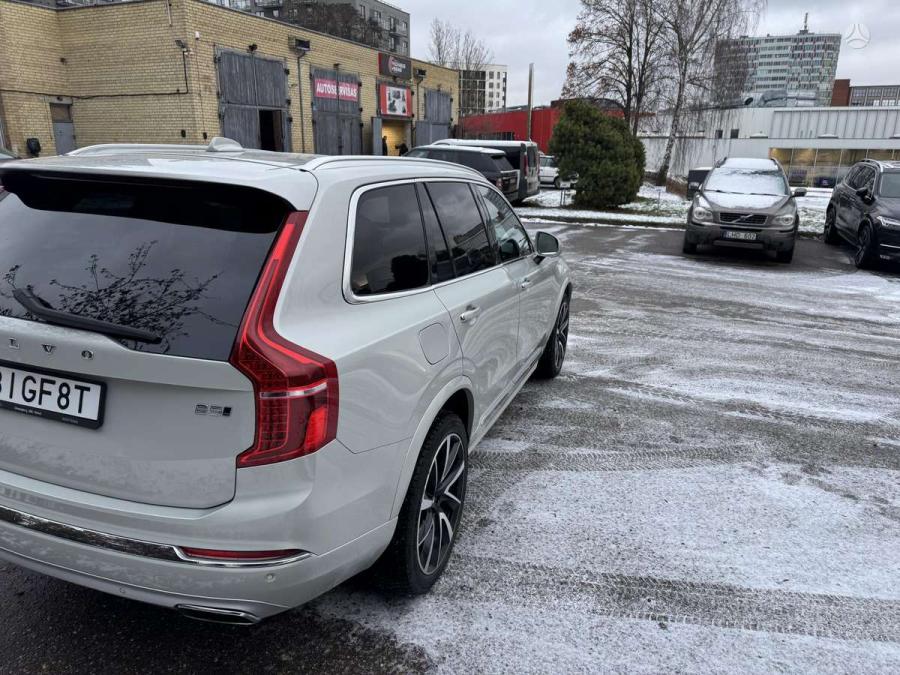 Grey Volvo XC90 2021 in Vilnius, with an engine capacity of 1.97 L and mileage of 109 thousand km for 39000 €, photo 4 on AUTOMOTO.COM.LV
