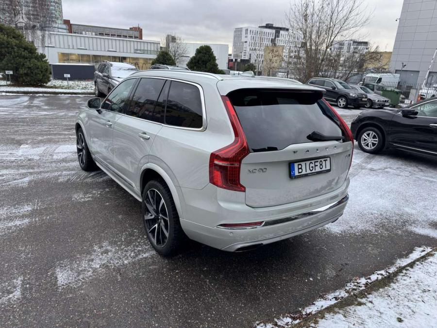 Grey Volvo XC90 2021 in Vilnius, with an engine capacity of 1.97 L and mileage of 109 thousand km for 39000 €, photo 5 on AUTOMOTO.COM.LV