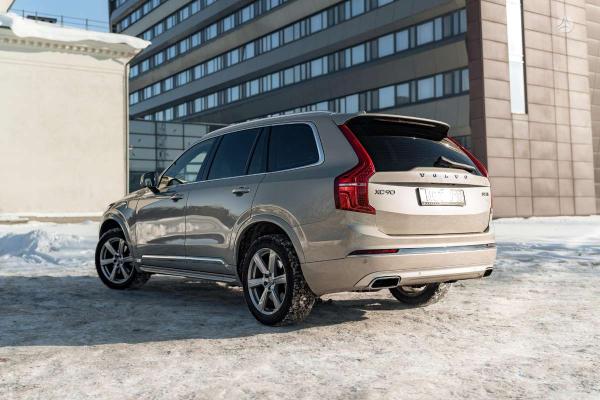 Pelēks Volvo XC90 2021 Klaipėda, ar dzinēja tilpumu 1.97 L un nobraukumu 153 tūkst. km par 40850 €, foto 9 vietnē AUTOMOTO.COM.LV