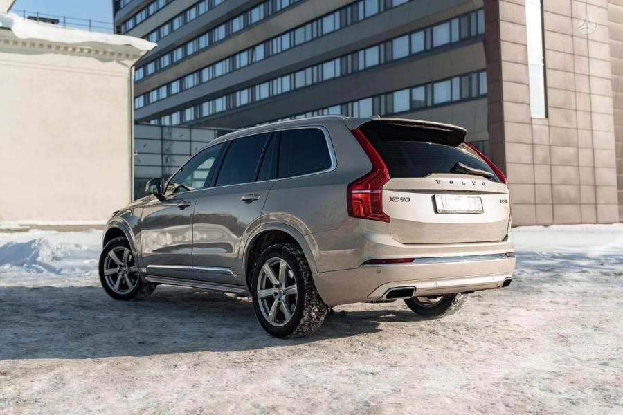 Grey Volvo XC90 2021 in Klaipeda, with an engine capacity of 1.97 L and mileage of 153 thousand km for 40850 €, photo 9 on AUTOMOTO.COM.LV