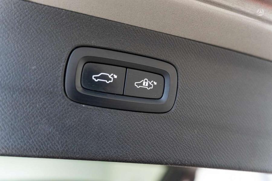 Pelēks Volvo XC90 2021 Viļņa, ar dzinēja tilpumu 1.97 L un nobraukumu 156 tūkst. km par 41900 €, foto 24 vietnē AUTOMOTO.COM.LV