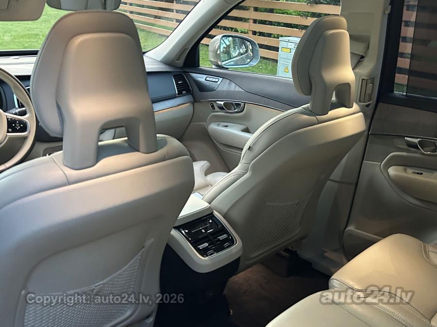 Grey Volvo XC90 2021 in Tallinn, with an engine capacity of 2.00 L and mileage of 165 thousand km for 39800 €, photo 10 on AUTOMOTO.COM.LV