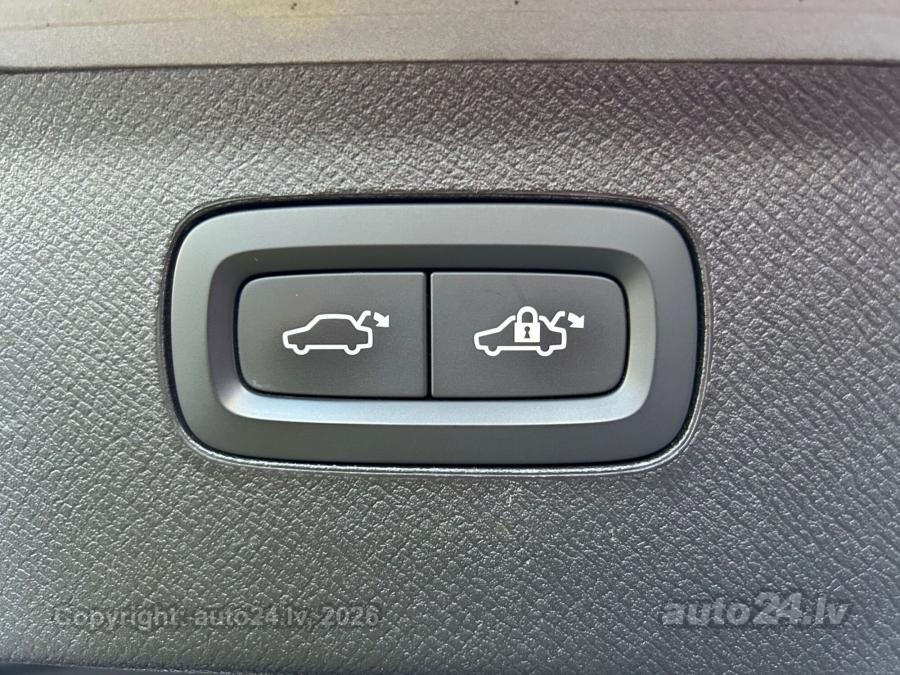 Grey Volvo XC90 2021 in Tallinn, with an engine capacity of 2.00 L and mileage of 165 thousand km for 39800 €, photo 28 on AUTOMOTO.COM.LV