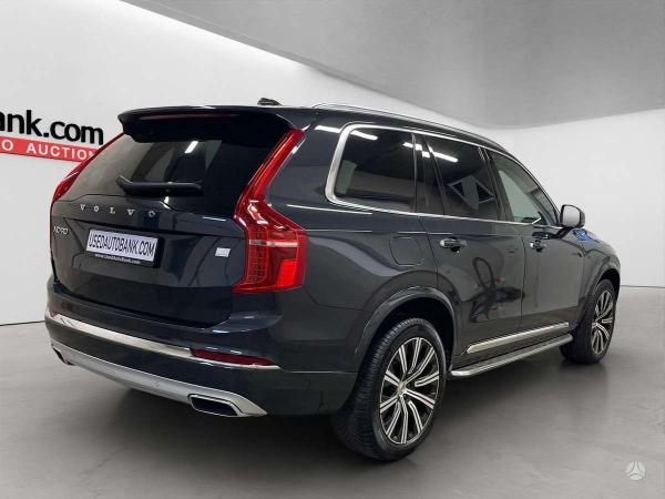 Grey Volvo XC90 2021 in Vilnius, with an engine capacity of 1.97 L and mileage of 118 thousand km for 40535 €, photo 4 on AUTOMOTO.COM.LV