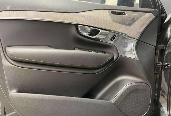Grey Volvo XC90 2021 in Vilnius, with an engine capacity of 1.97 L and mileage of 118 thousand km for 40535 €, photo 8 on AUTOMOTO.COM.LV