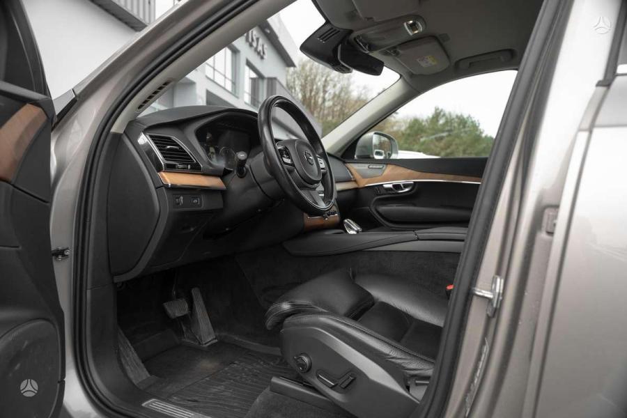 Pelēks Volvo XC90 2021 Viļņa, ar dzinēja tilpumu 1.97 L un nobraukumu 190 tūkst. km par 32790 €, foto 4 vietnē AUTOMOTO.COM.LV