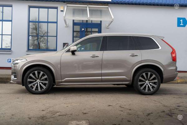 Grey Volvo XC90 2021 in Vilnius, with an engine capacity of 1.97 L and mileage of 190 thousand km for 32790 €, photo 5 on AUTOMOTO.COM.LV