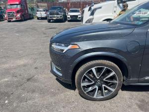 Grey Volvo XC90 2021 in Siauliai, with an engine capacity of 1.97 L and mileage of 269 thousand km for 18700 €, photo 3 on AUTOMOTO.COM.LV
