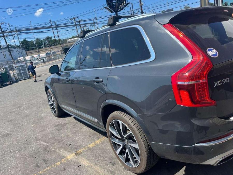 Grey Volvo XC90 2021 in Siauliai, with an engine capacity of 1.97 L and mileage of 269 thousand km for 18700 €, photo 4 on AUTOMOTO.COM.LV