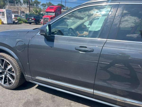 Grey Volvo XC90 2021 in Siauliai, with an engine capacity of 1.97 L and mileage of 269 thousand km for 18700 €, photo 5 on AUTOMOTO.COM.LV