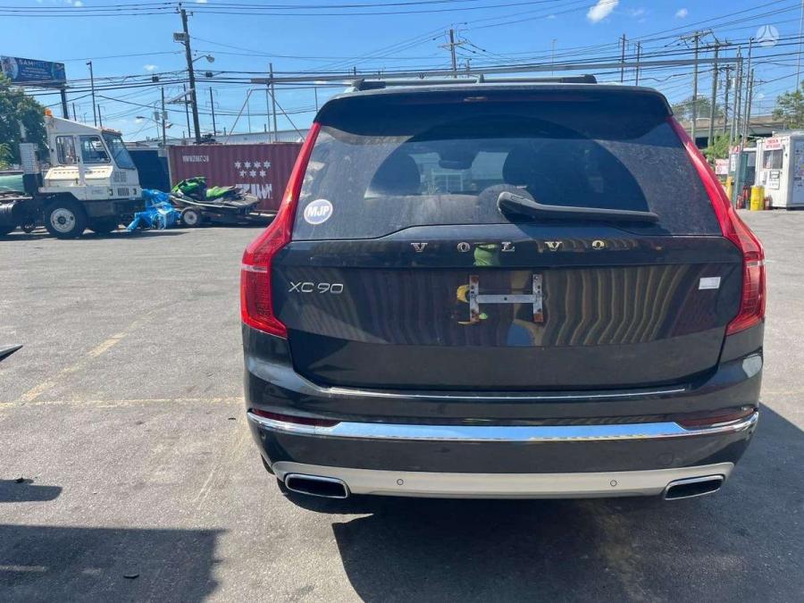Grey Volvo XC90 2021 in Siauliai, with an engine capacity of 1.97 L and mileage of 269 thousand km for 18700 €, photo 7 on AUTOMOTO.COM.LV