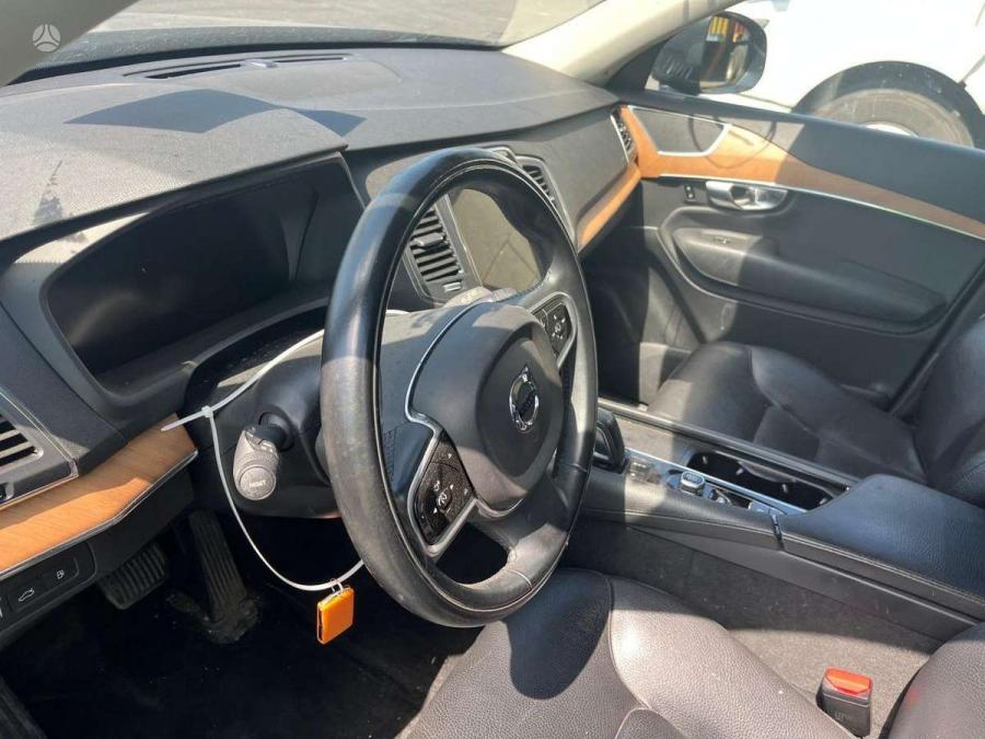 Grey Volvo XC90 2021 in Siauliai, with an engine capacity of 1.97 L and mileage of 269 thousand km for 18700 €, photo 14 on AUTOMOTO.COM.LV