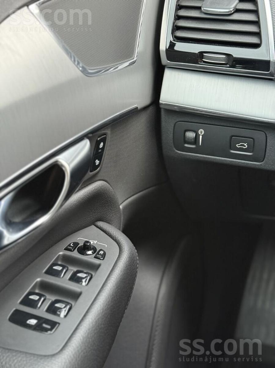 Grey Volvo XC90 2021 in Riga, with an engine capacity of 2.00 L and mileage of 0 thousand km for 34800 €, photo 16 on AUTOMOTO.COM.LV