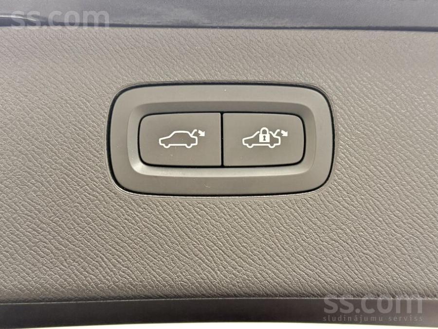 Grey Volvo XC90 2021 in Riga, with an engine capacity of 2.00 L and mileage of 0 thousand km for 34800 €, photo 26 on AUTOMOTO.COM.LV
