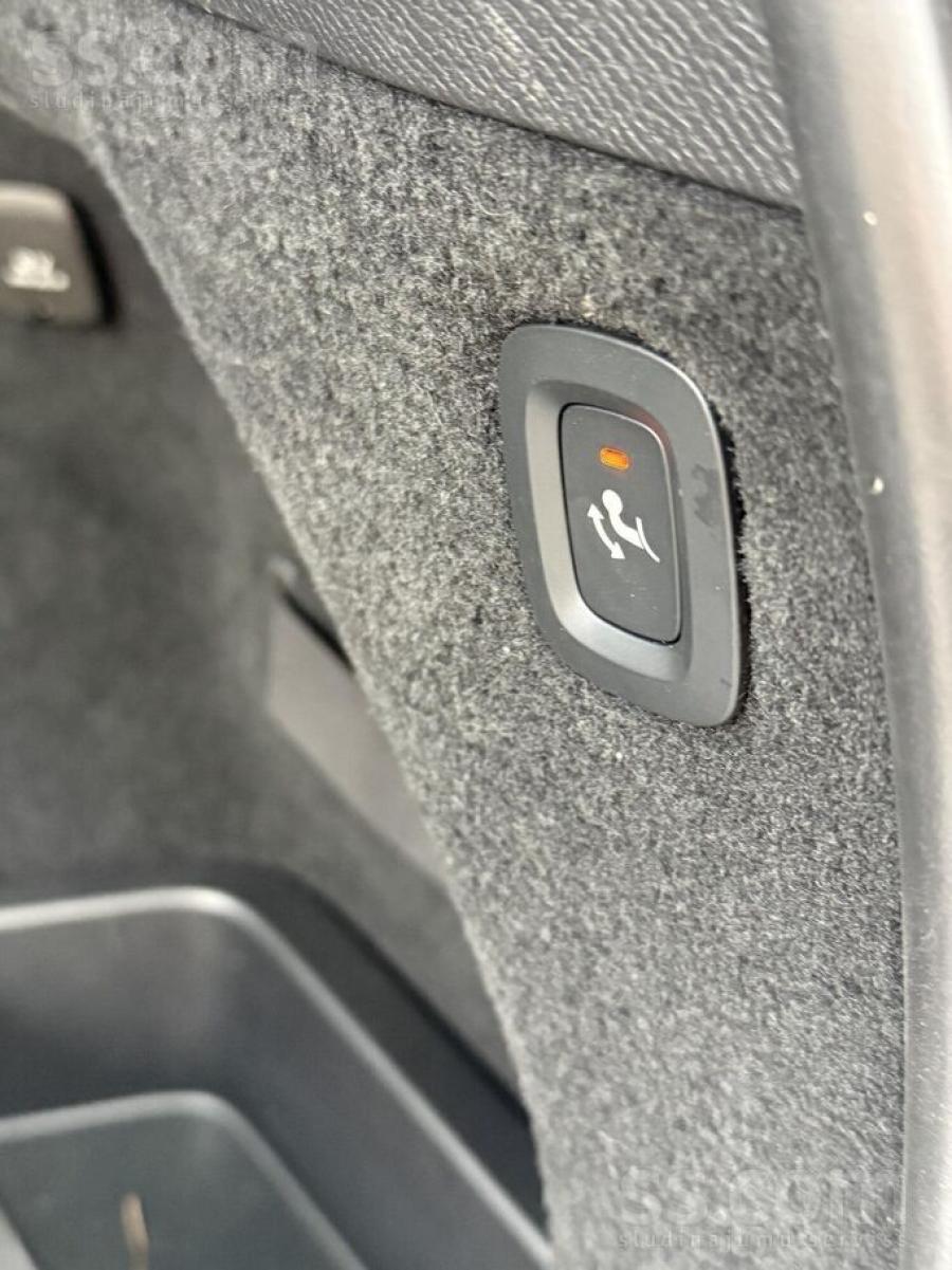 Grey Volvo XC90 2021 in Riga, with an engine capacity of 2.00 L and mileage of 0 thousand km for 34800 €, photo 27 on AUTOMOTO.COM.LV