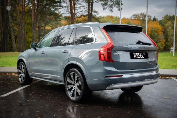 Grey Volvo XC90 2022 in Vilnius, with an engine capacity of 1.97 L and mileage of 42 thousand km for 41990 €, photo 4 on AUTOMOTO.COM.LV