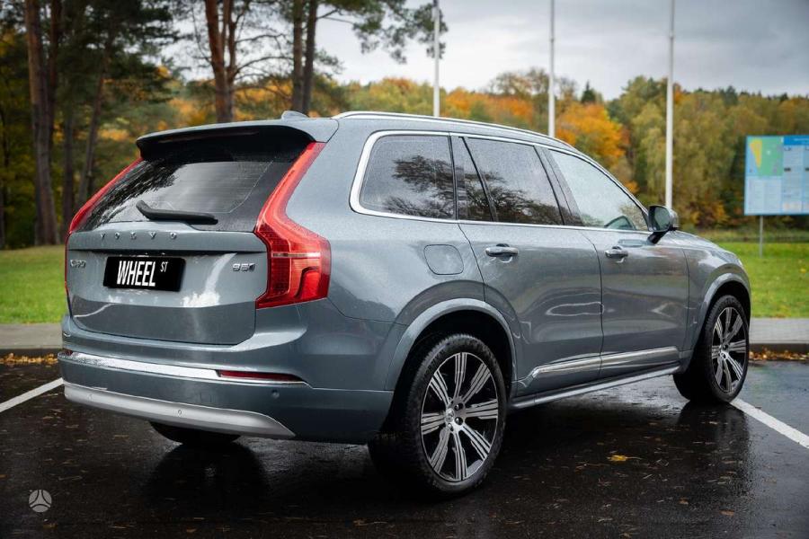 Grey Volvo XC90 2022 in Vilnius, with an engine capacity of 1.97 L and mileage of 42 thousand km for 41990 €, photo 6 on AUTOMOTO.COM.LV