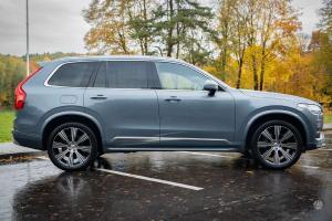 Grey Volvo XC90 2022 in Vilnius, with an engine capacity of 1.97 L and mileage of 42 thousand km for 41990 €, photo 7 on AUTOMOTO.COM.LV