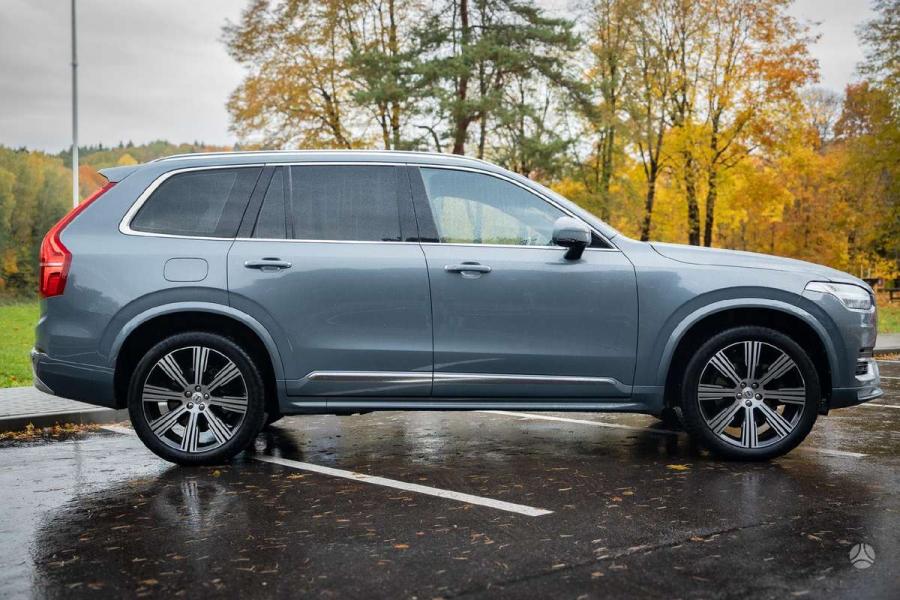 Grey Volvo XC90 2022 in Vilnius, with an engine capacity of 1.97 L and mileage of 42 thousand km for 41990 €, photo 7 on AUTOMOTO.COM.LV
