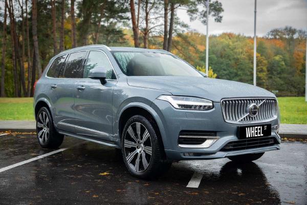 Grey Volvo XC90 2022 in Vilnius, with an engine capacity of 1.97 L and mileage of 42 thousand km for 41990 €, photo 8 on AUTOMOTO.COM.LV