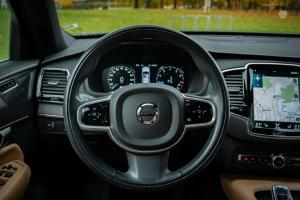 Grey Volvo XC90 2022 in Vilnius, with an engine capacity of 1.97 L and mileage of 42 thousand km for 41990 €, photo 25 on AUTOMOTO.COM.LV