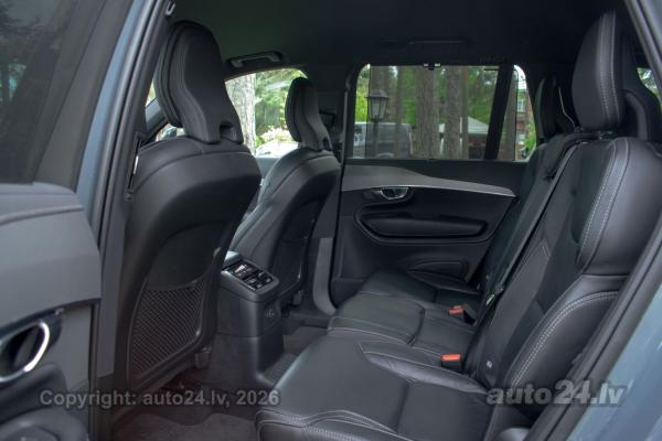 Grey Volvo XC90 2022 in Tallinn, with an engine capacity of 2.00 L and mileage of 39 thousand km for 53990 €, photo 4 on AUTOMOTO.COM.LV
