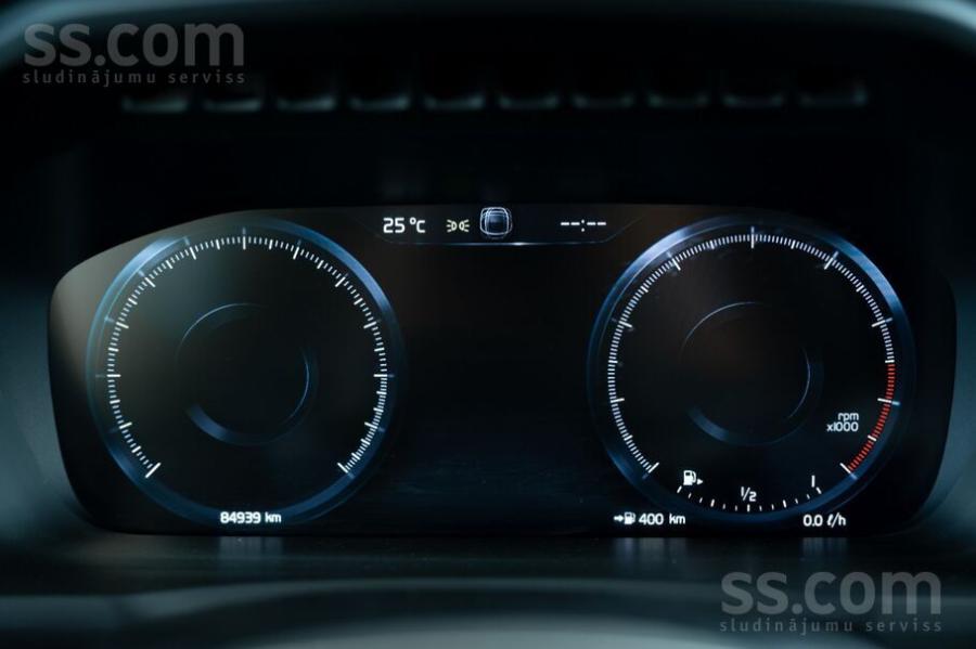 Pelēks Volvo XC90 2022 Rīga, ar dzinēja tilpumu 2.00 L un nobraukumu 85 tūkst. km par 40900 €, foto 18 vietnē AUTOMOTO.COM.LV