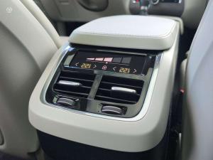 Grey Volvo XC90 2022 in Vilnius, with an engine capacity of 2.00 L and mileage of 103 thousand km for 31999 €, photo 17 on AUTOMOTO.COM.LV
