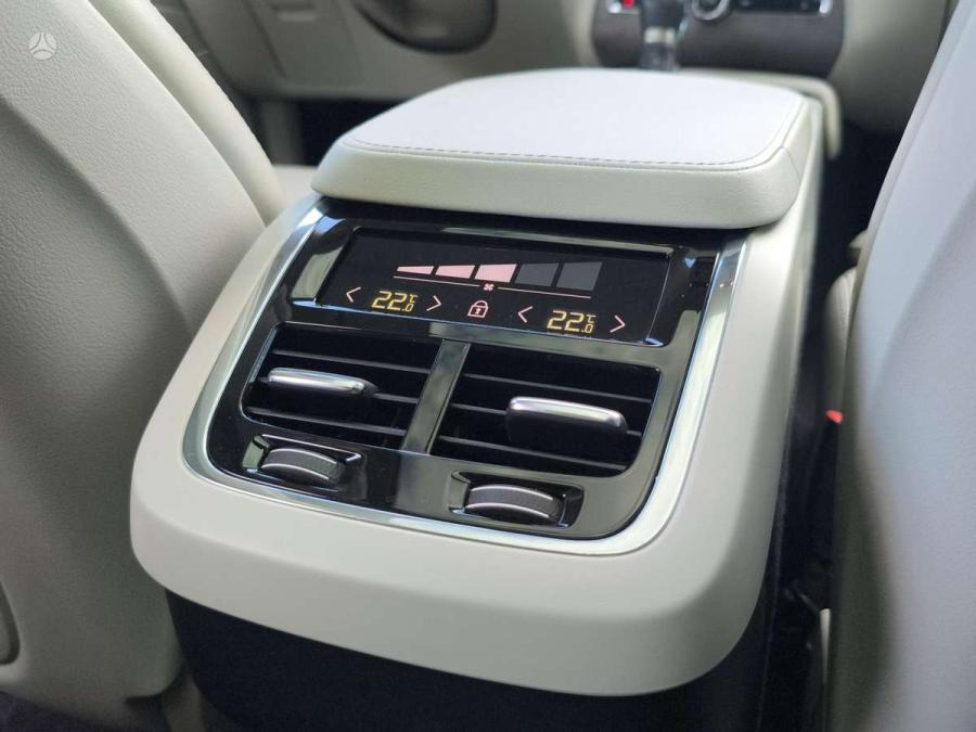 Grey Volvo XC90 2022 in Vilnius, with an engine capacity of 2.00 L and mileage of 103 thousand km for 31999 €, photo 17 on AUTOMOTO.COM.LV