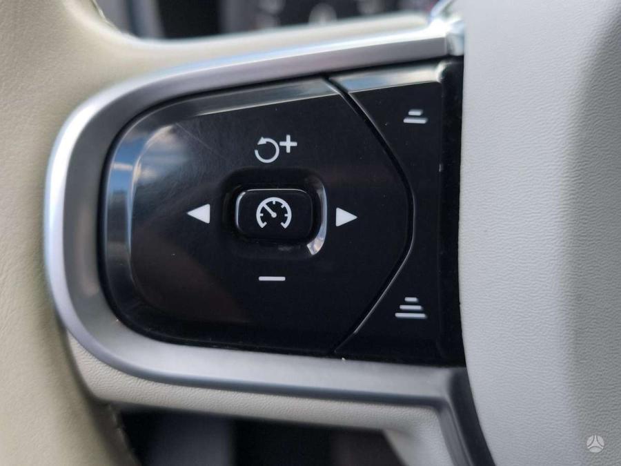 Grey Volvo XC90 2022 in Vilnius, with an engine capacity of 2.00 L and mileage of 103 thousand km for 31999 €, photo 20 on AUTOMOTO.COM.LV
