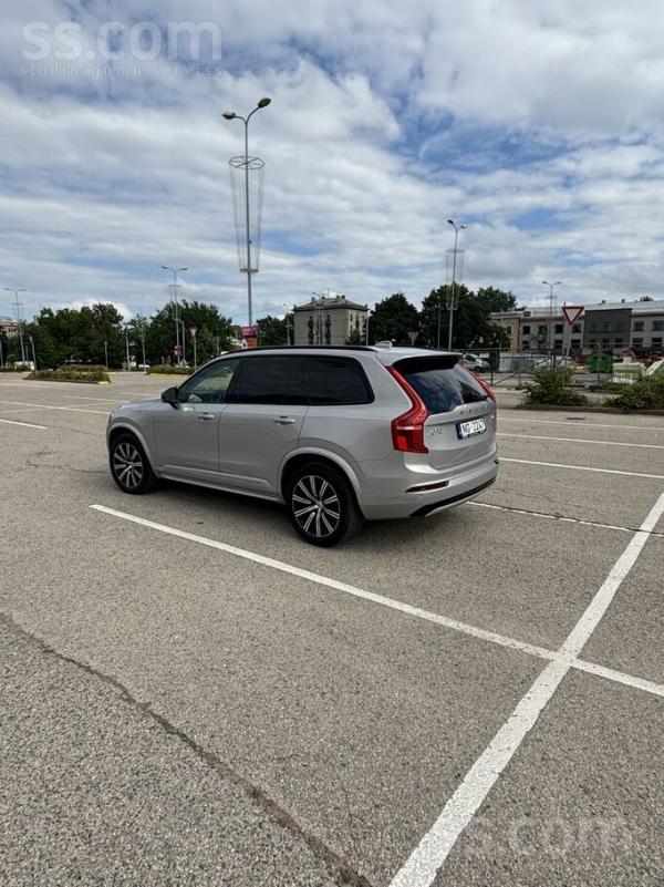 Pelēks Volvo XC90 2022 Rīga, ar dzinēja tilpumu 2.00 L un nobraukumu 65 tūkst. km par 45000 €, foto 3 vietnē AUTOMOTO.COM.LV