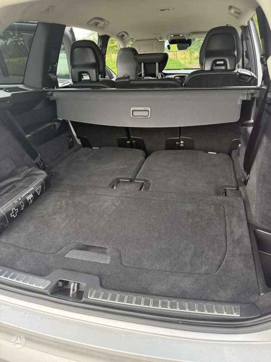 Grey Volvo XC90 2022 in Vilnius, with an engine capacity of 1.97 L and mileage of 124 thousand km for 45980 €, photo 13 on AUTOMOTO.COM.LV